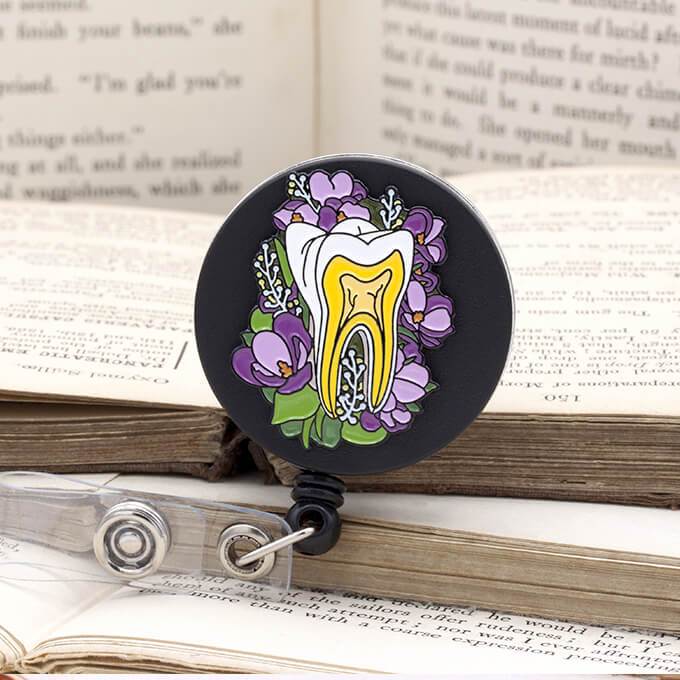 Tooth badge reel - Medical Gift - Codex Anatomicus