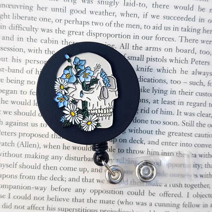 Skull badge reel - Medical Gift - Codex Anatomicus